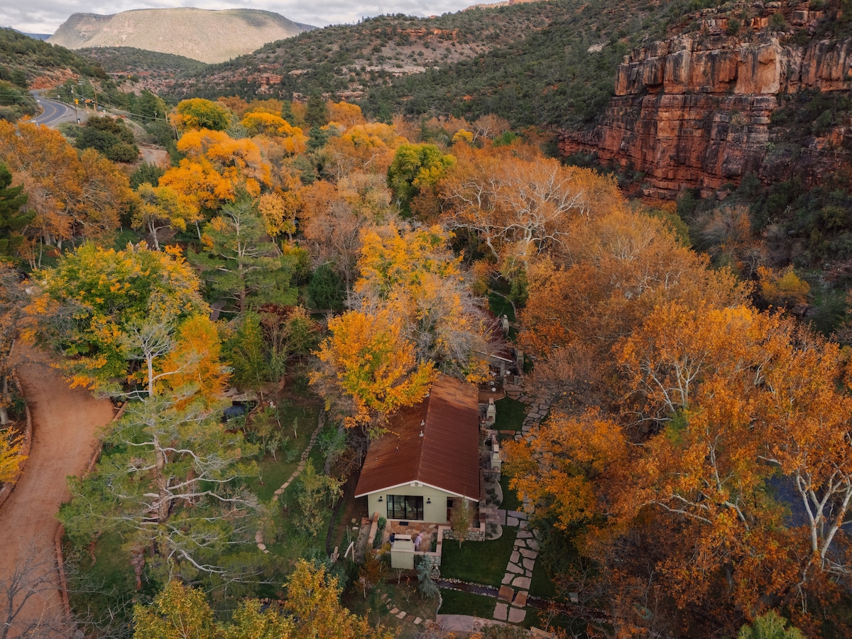 Blick auf Sedona am Bach: Laura-Ingalls-Wilder-Hütte - Blockhütten zur ...