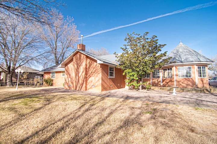 Pool, Hot Tub, Grill, Gym, Game Room, Office House - Los Lunas, NM