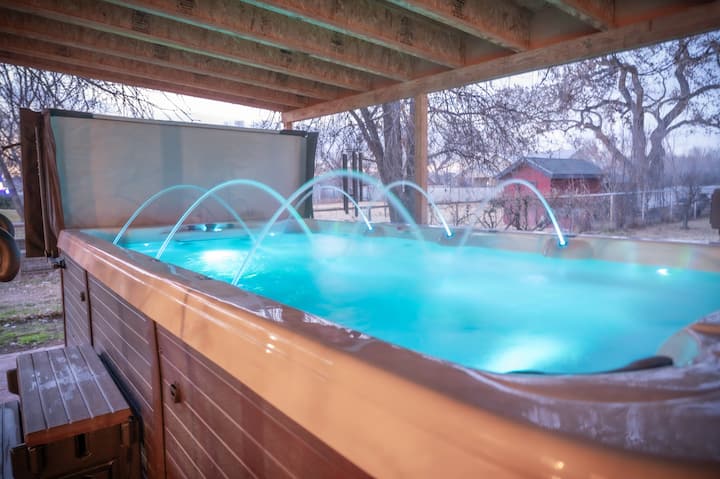 Pool, Hot Tub, Grill, Gym, Game Room, Office, Pets - Los Lunas, NM