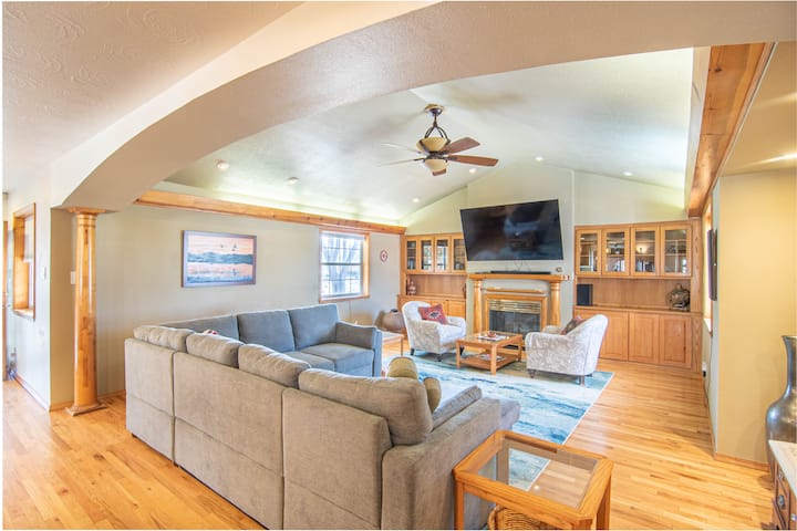 Swim Spa, Grill, Gym, Game Room, Office, Pets - Los Lunas, NM