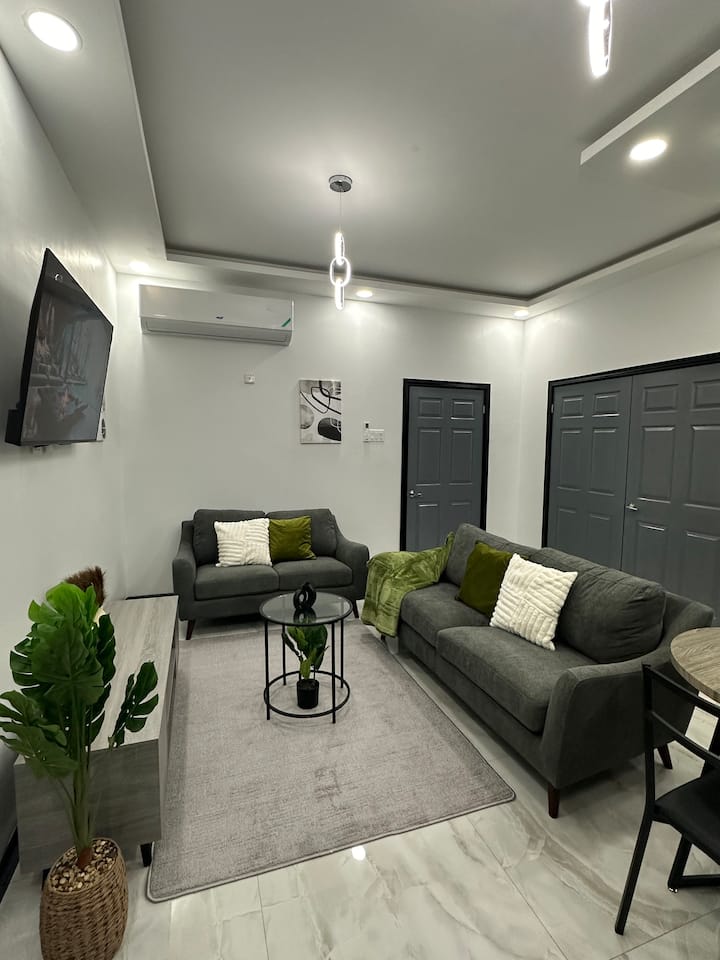 Signature Luxe Suite 1br W/pool & Rooftop Lounge - Kingston