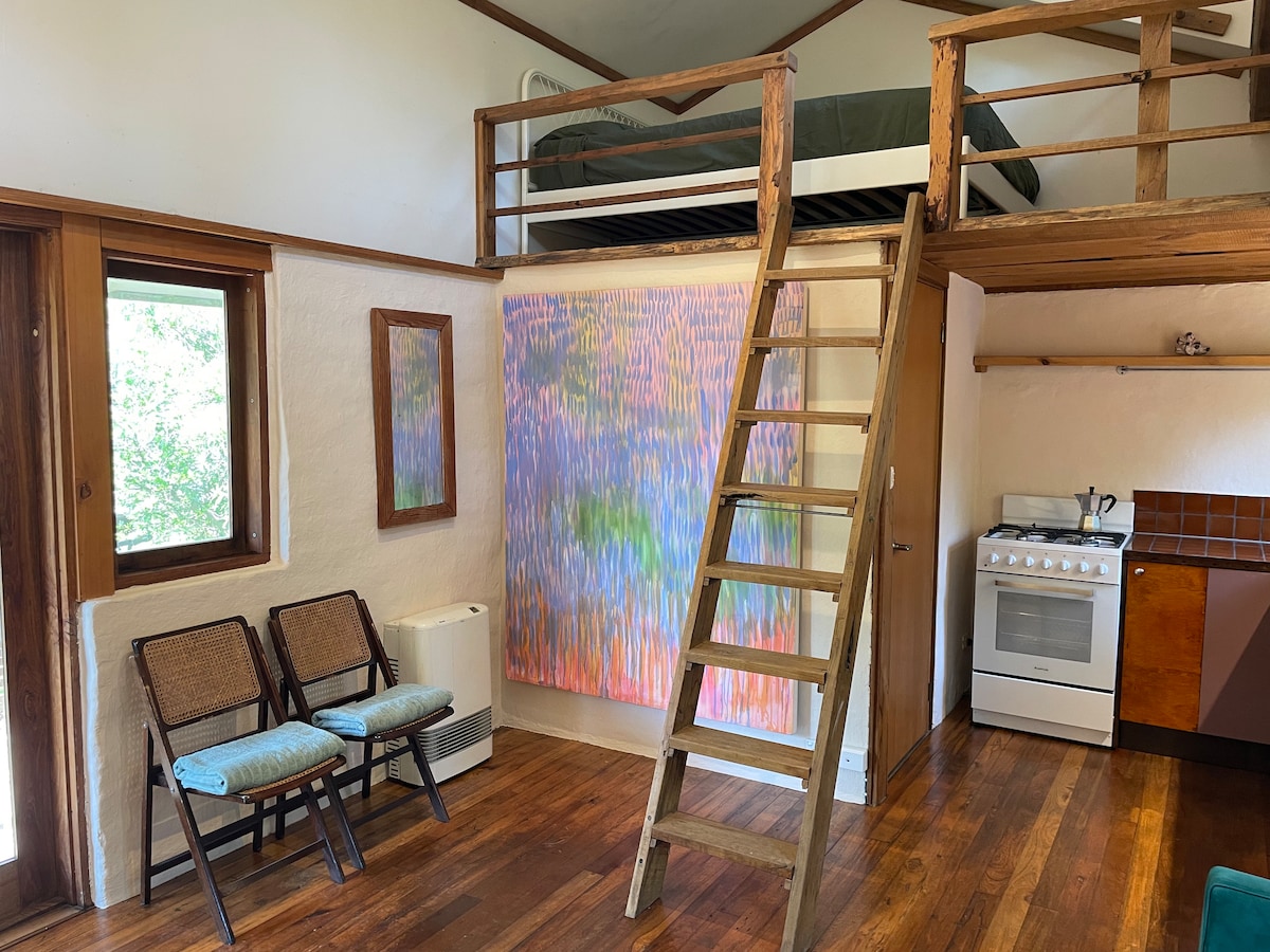 Doordacht vervaardigde studio van leemsteen in de bush - Aardehuizen te ...