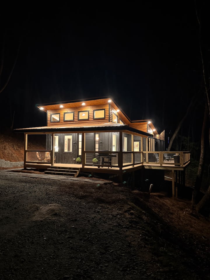 The Onyx- Walk To Falls, Hot Tub, Resort Access - Sapphire, NC