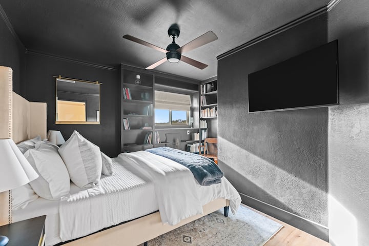 Room | Queen Bed In Shared Bunkhouse - Wickenburg, AZ