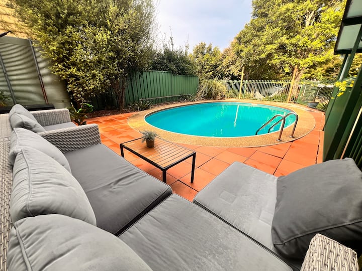 Family Retreat With Enchanted Garden And Pool - University of Wollongong, Wollongong campus
