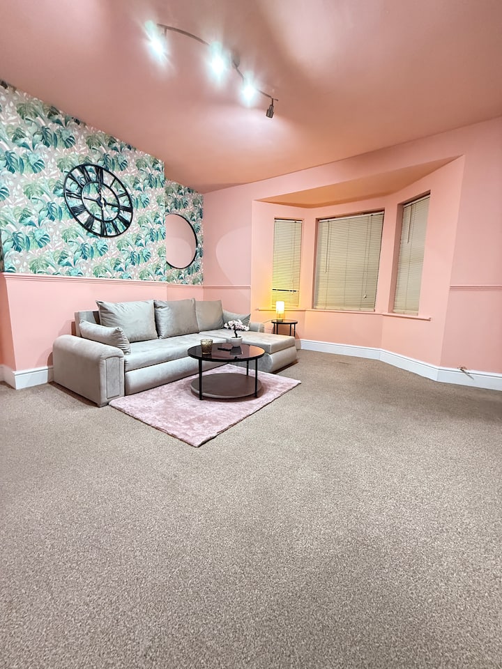 The Rosy Retreat By Cambridge Central Station - Cambridge