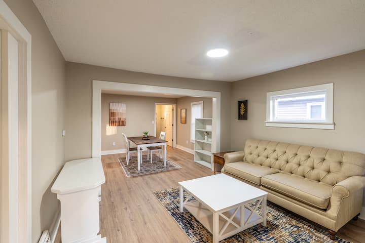 Modern Private One-bedroom Retreat - Muskegon, MI