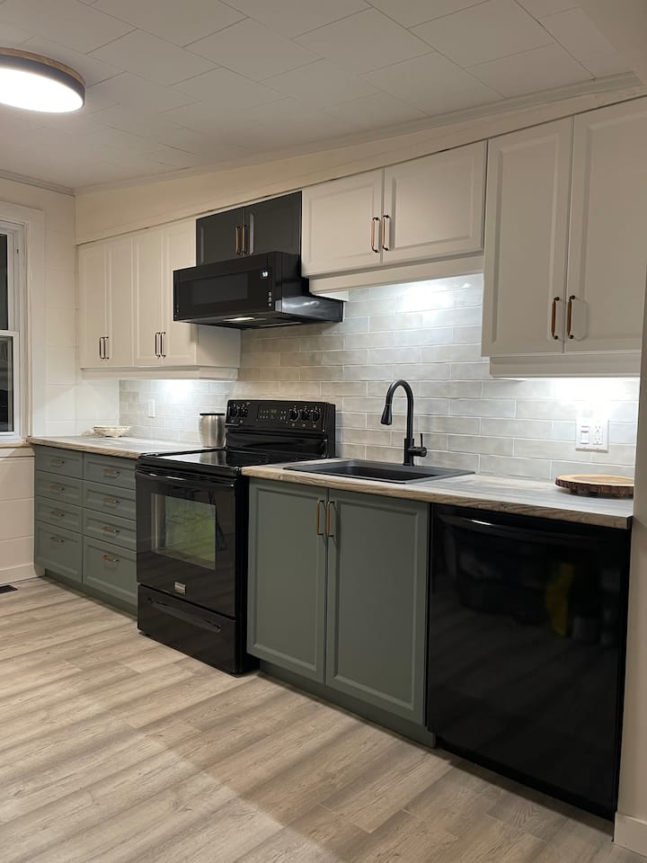 Corby Cottage - Full House, 2+1 Bedrooms - Belleville