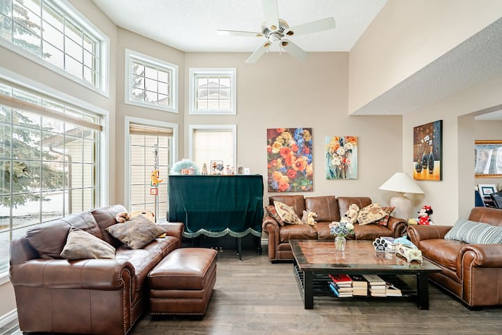 3br Petfriendly Family Oasis 5 Min To Nosehillpark - Calgary