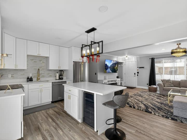 The Frankton Atelier. Your Home Away From Home! - Troy, MI