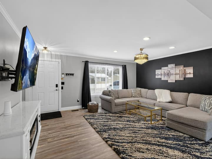 The Frankton Atelier. Your Home Away From Home! - Troy, MI