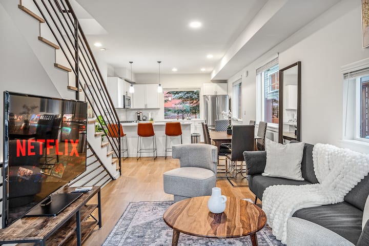 Modern Seattle Home W/ Rooftop Views | Near Uw - Seattle, WA