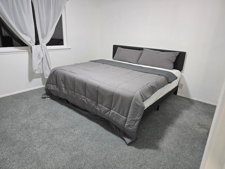 2 Br Home - Redmond, WA