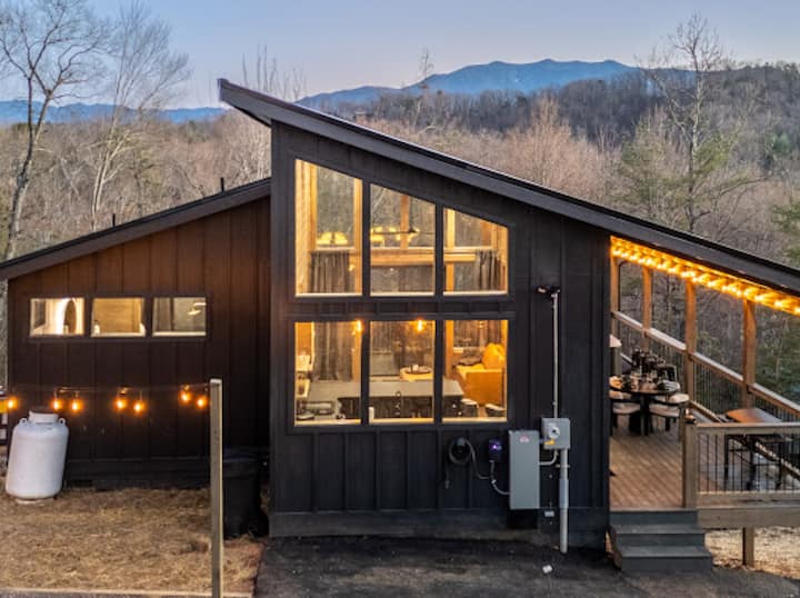 Treetop Oasis W/sauna, Hot Tub, Fire Pit & Views! - Gatlinburg, TN