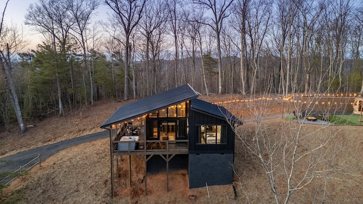 New! Oasis W/sauna, Hot Tub, Fire Pit & Views! - Gatlinburg, TN