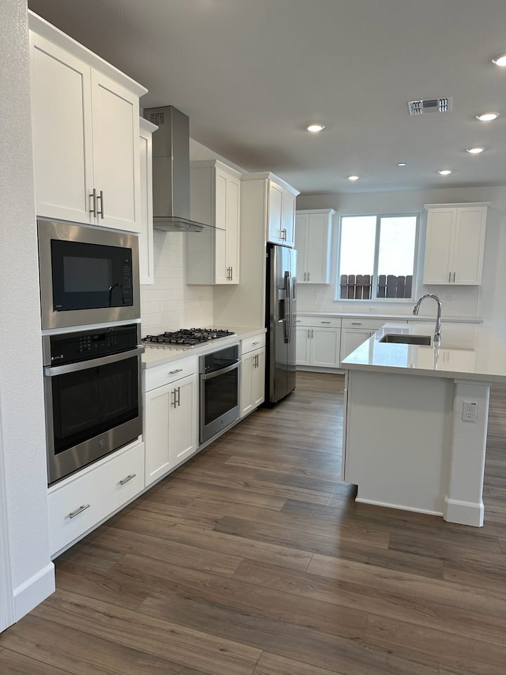 Independent Home For Short Stay. - Roseville, CA