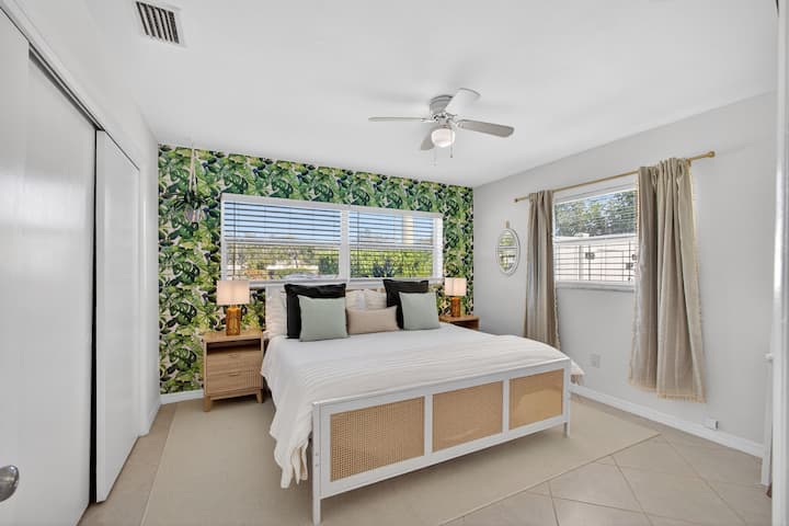 Minutes To Beach Gorgeous Backyard Pet Friendly - Palm Beach Gardens, FL