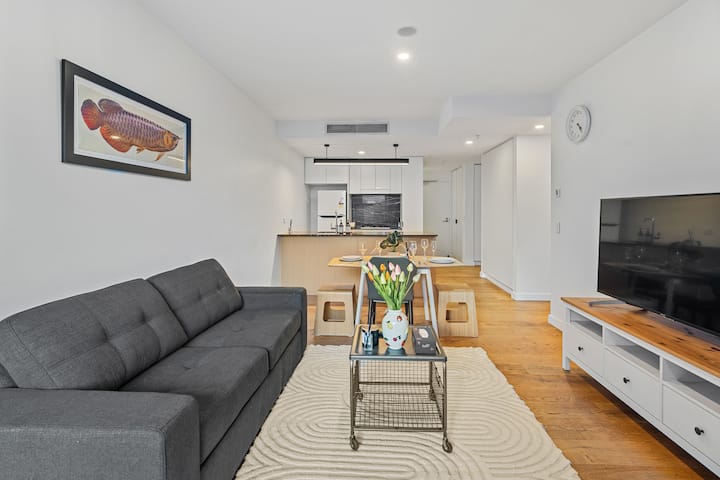 Extra Large Balcony | Central 3br Pool & Carpark - Brisbane