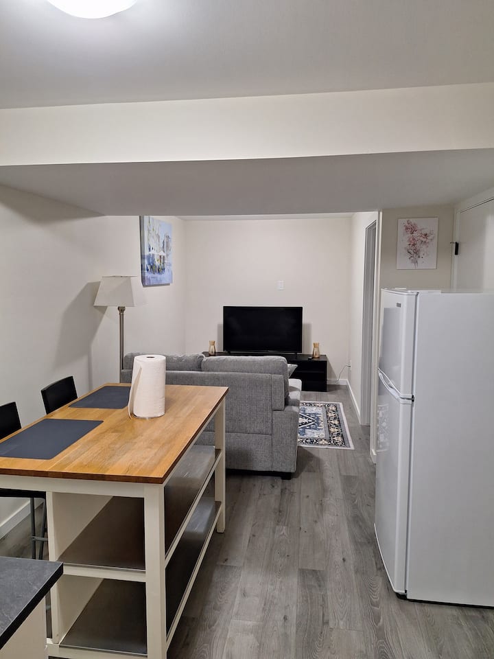 Nest & Rest Cozy Suite
Self Check In
Free Parking - Winnipeg