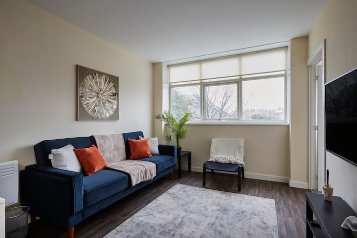Huddersfield Central 3br, 3 Bath Apt | Parking - Mirfield