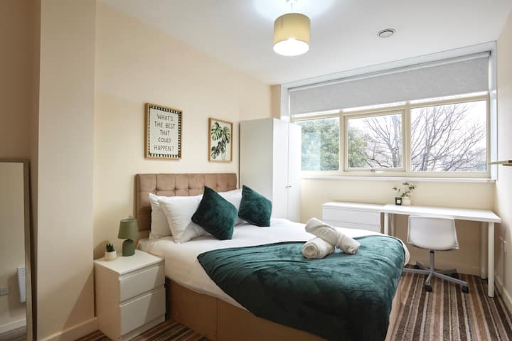 Central Huddersfield 3br Apartment 3 Bath Parking - Mirfield