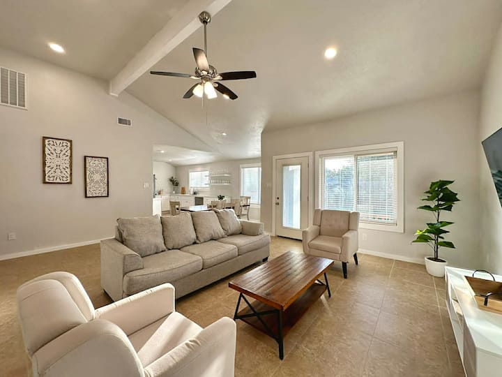 Homey | Updated One-story | Near Willowbrook Mall - Houston, TX