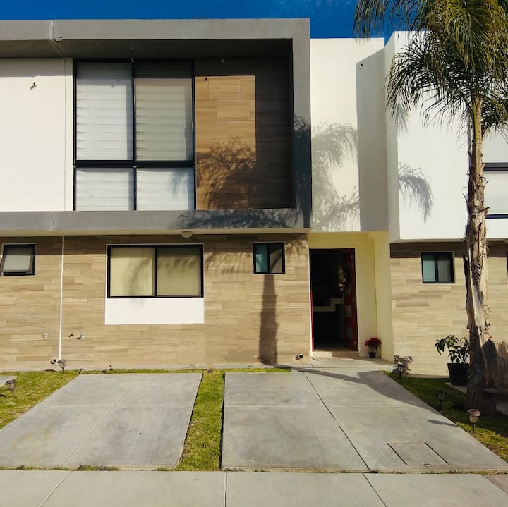 Hermosa Casa En El Refugio - Wifi Y Factura - Querétaro