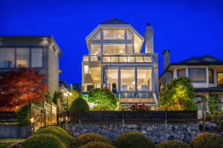 Hilltop Oasis With Panoramic Views - Burnaby