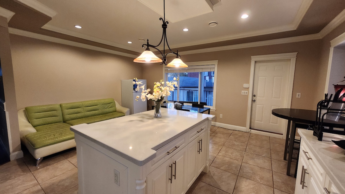 (6789) Unidad completa de 4 dormitorios/4 minutos de Metrotown/20 ...