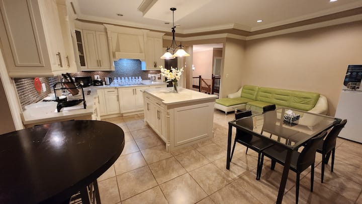 (6789)entire4brunit/4minmetrotown/20mindt/skytrain - Burnaby