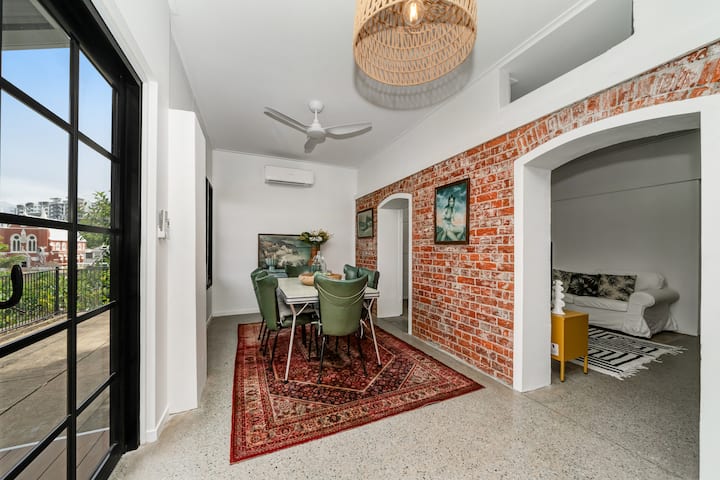 Hale On The Hill Top - Townsville