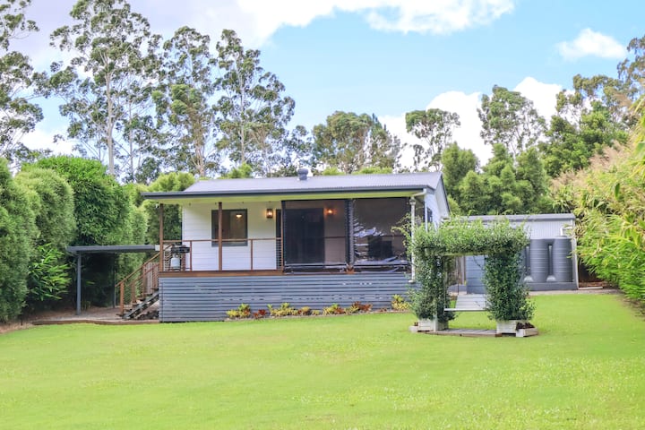 Secluded Cottage With Private Patio In Peachester - Glass House Mountains