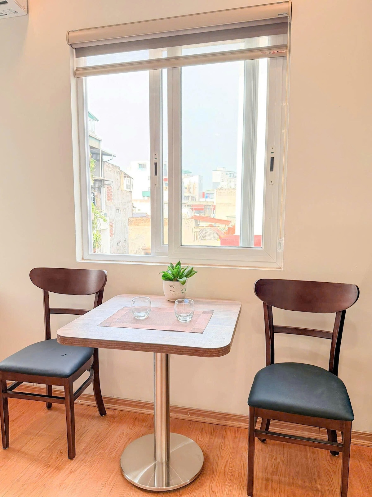 The apartment has 3 airy windows * CWILL - Flats for Rent in Tây Hồ, Hà Nội, Vietnam - Airbnb