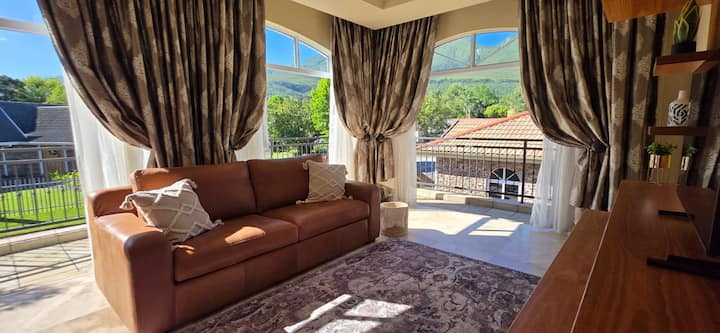 Stay In Luxury Near Everything - George