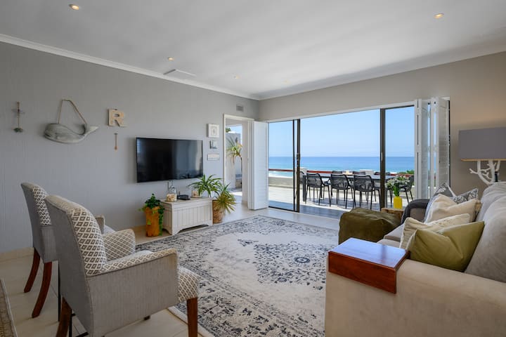 Sea-view Apartment | Walk To Beach | Pool & Secure - Port Edward