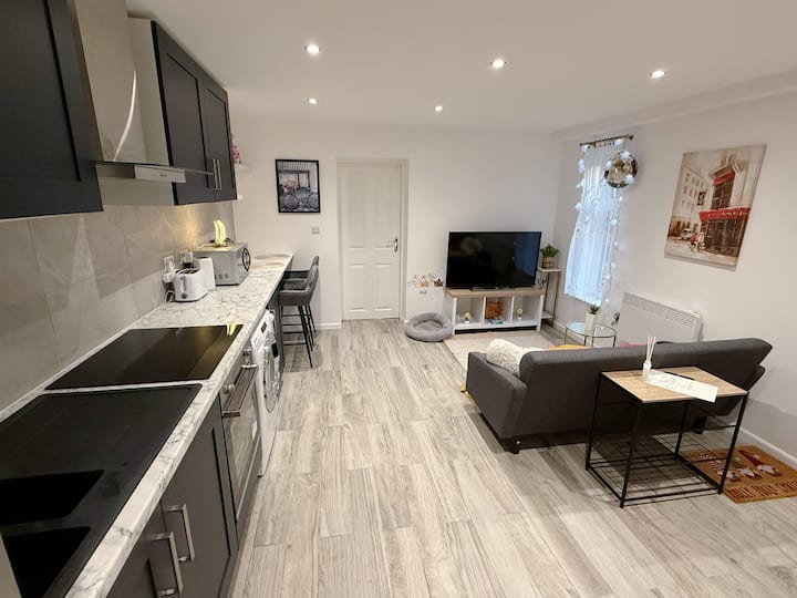 Modern Canal-view 2br Flat Near Tram, City& Uni - Nottingham