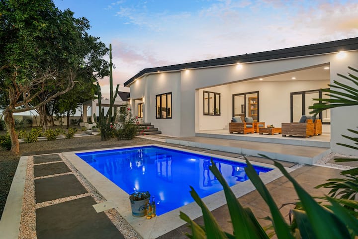 3br Stylish Family House | 3 Bath | Bbq | Pool - Aruba