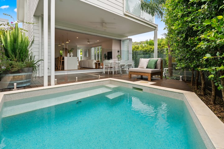 Private Burleigh Retreat Close To Beach And Creek - 澳洲