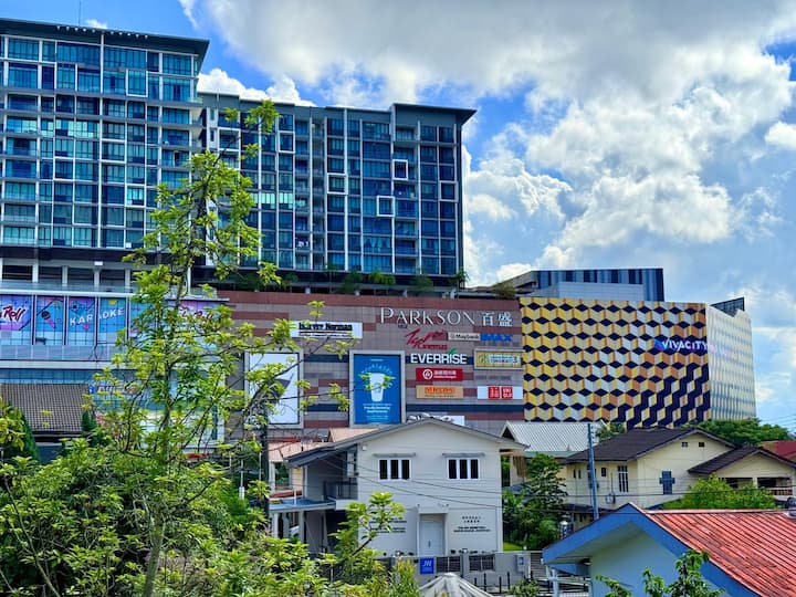 Luxury Landed House @ Vivacity Megamall - Kuching