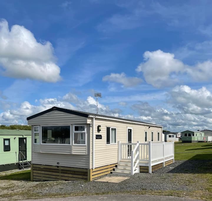 Shellie's Summer Breeze Retreat - Morecambe