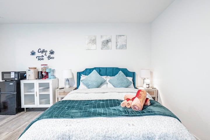 Cozy Chic Studio | Desk, Tv & Relaxing Stay - Arcadia
