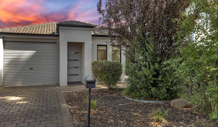 Airy Modern Stay With Garden, Near Cbd - 恩菲爾德