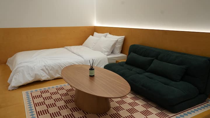 [오픈특가]3인실#동대구역숙소#대구공항#신세계백화점#신상가성비숙소#호텔식침구류#평상컨셉 - Daegu