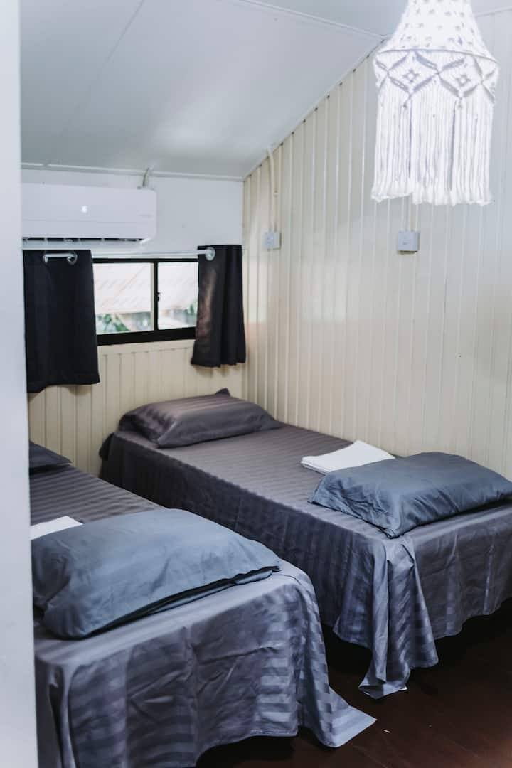 Dedaun Homestay | 2single Bed @ Jambatan Tamparuli - Kota Belud