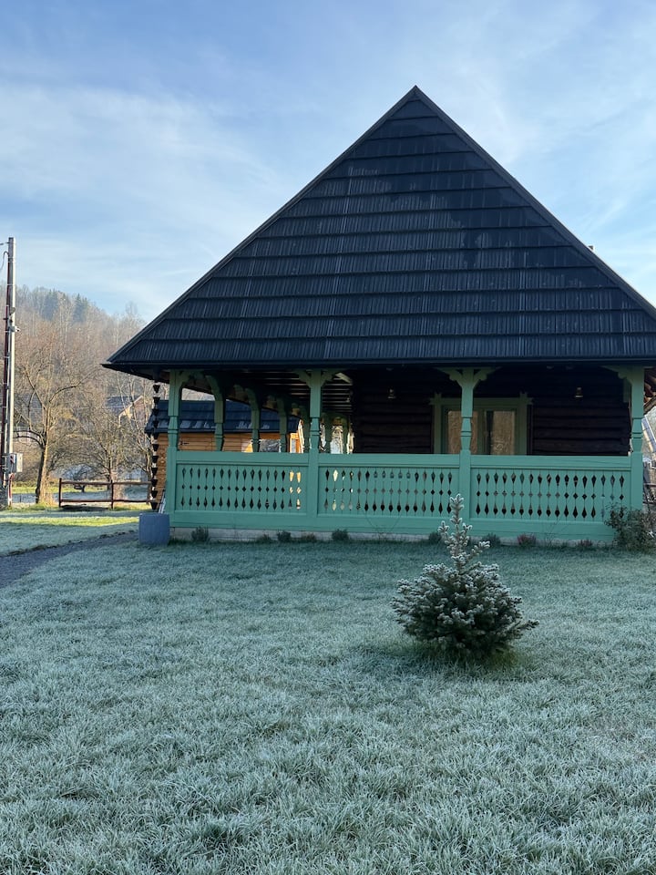 Clop Si Cojoc
Casa Rustica Din Lemn Vechi - Dragomirești