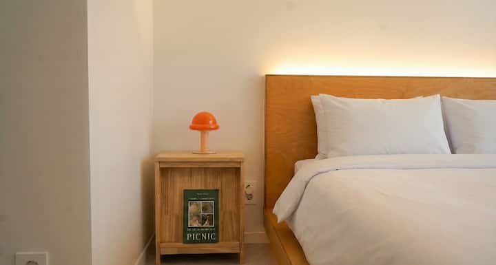 [오픈특가]2인실#코지룸#동대구역숙소#대구공항#신세계백화점#신상가성비숙소#호텔식침구#퀸침대 - 대구광역시