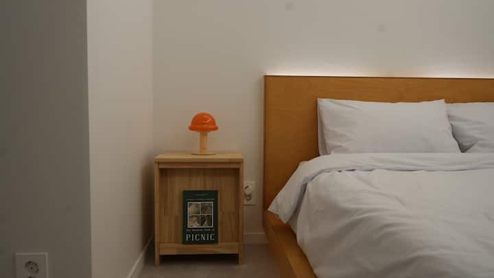 [오픈특가]2인실#코지룸#동대구역숙소#대구공항#신세계백화점#신상가성비숙소#호텔식침구#퀸침대 - Daegu