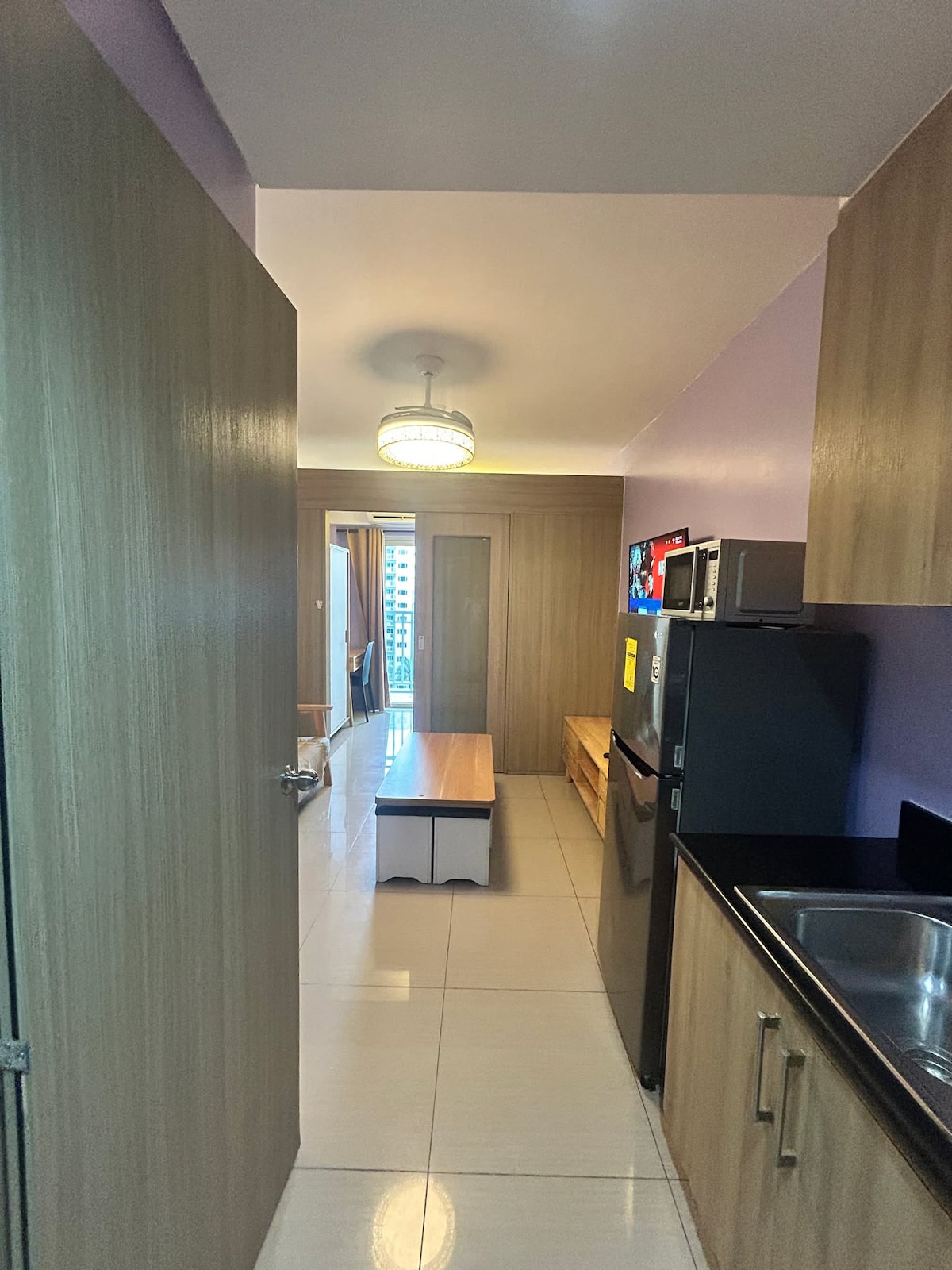 BTS Purple Pool-View Balcony Staycation MOA - Apartments for Rent in ...