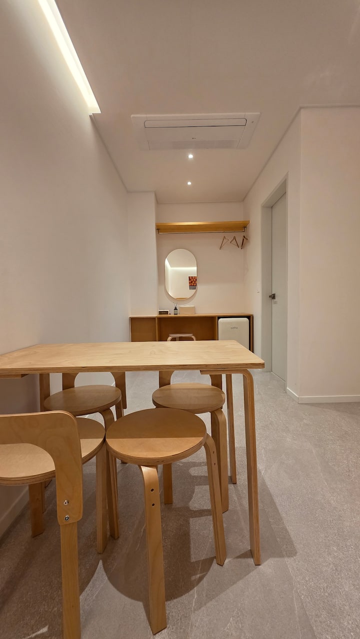 [오픈특가]4인실#패밀리룸#동대구역숙소#대구공항#신세계백화점#신상가성비숙소#호텔식침구류 - Daegu