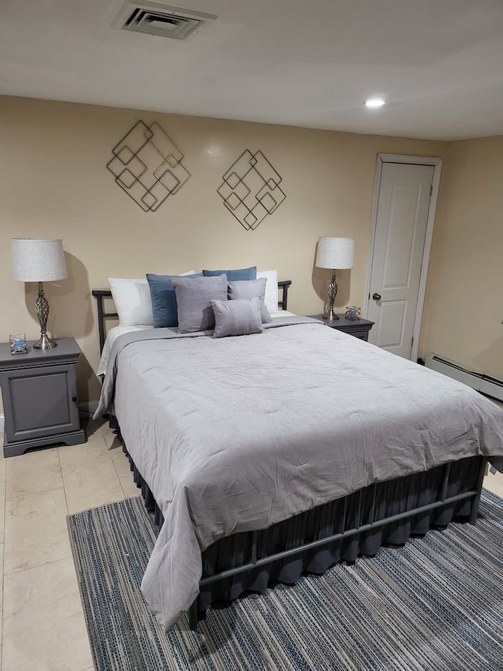 Wonderful Spacious One Room Oasis - Freeport, NY